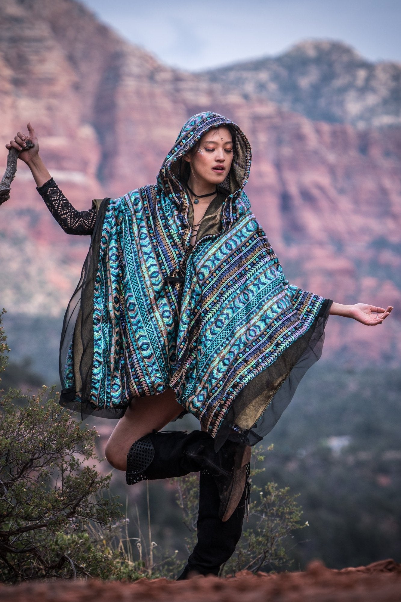 LED Tribal Shaman Cape (Turquesa) | Tribal Festival Clothing